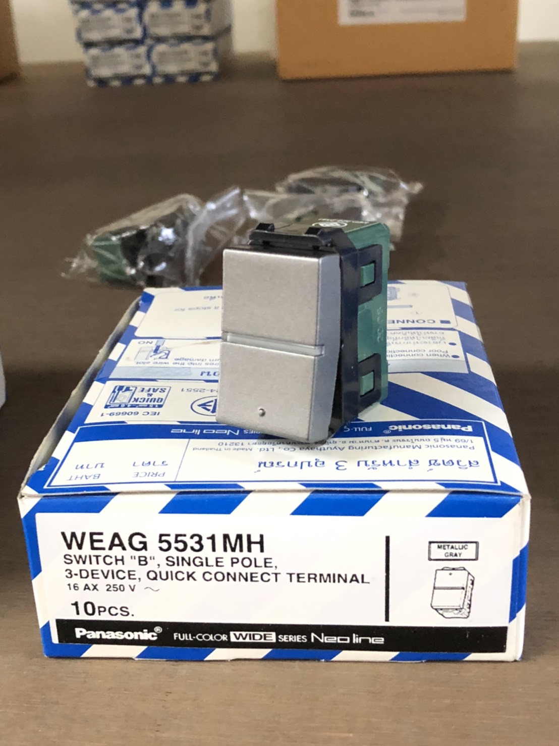 Panasonic สวิตซ์ทางเดียว นีโอไลน์ รุ่น WEAG 5531 สีเมทัลลิก MH - บจก. ทีเอ็นเค อิเล็คทริค ซัพพ ...